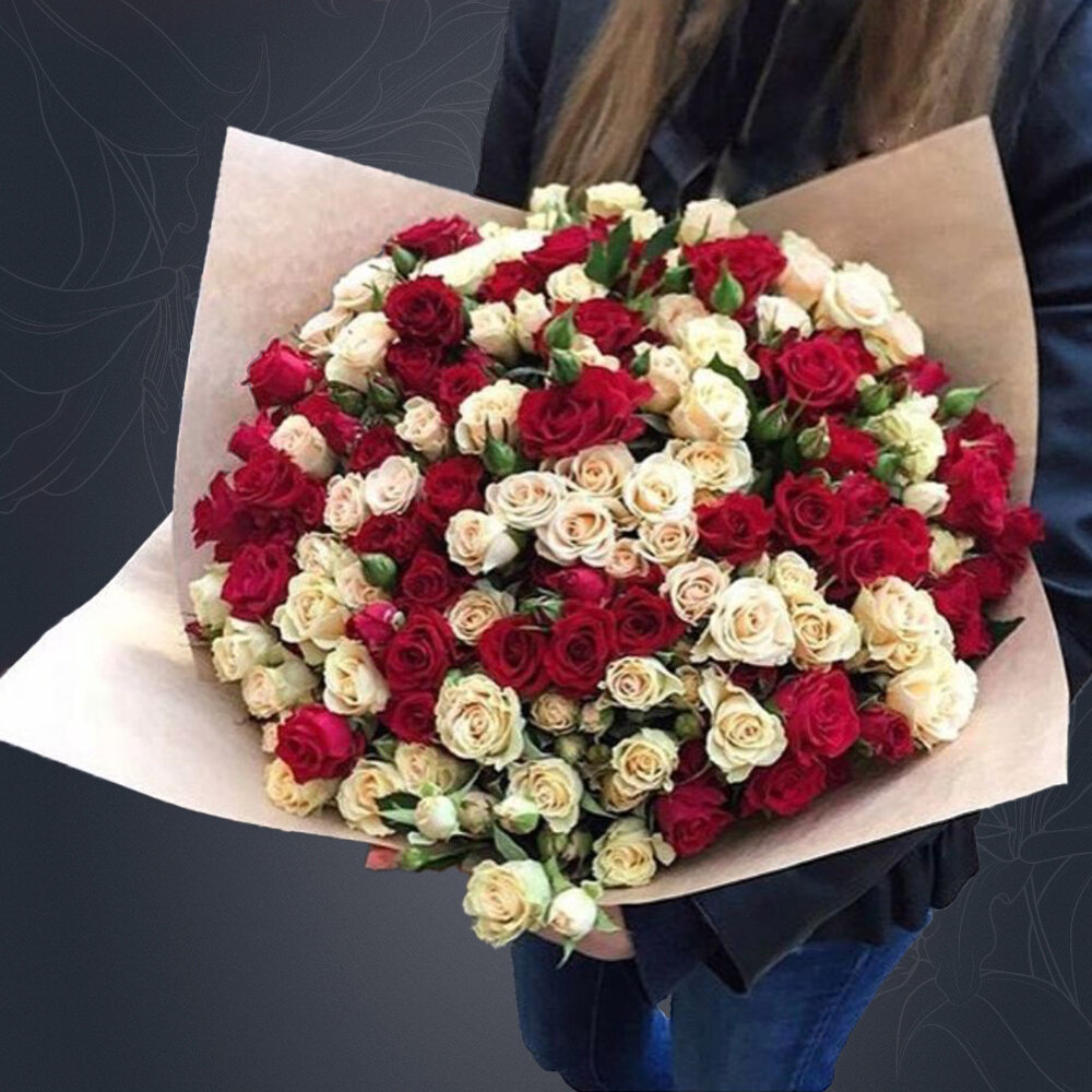 Классический букет из 51 кустовой розы микс в матовой пленке от 2name Flowers