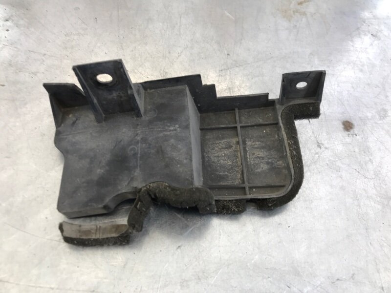 Дефлектор радиатора левый Infiniti M37 Y51