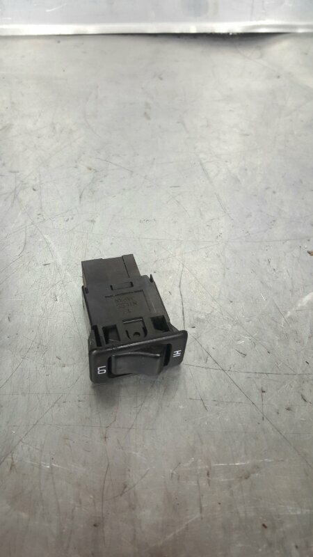 Кнопка Nissan Liberty UA-RNM12 QR20DE 2001 (б/у) 27678WF100