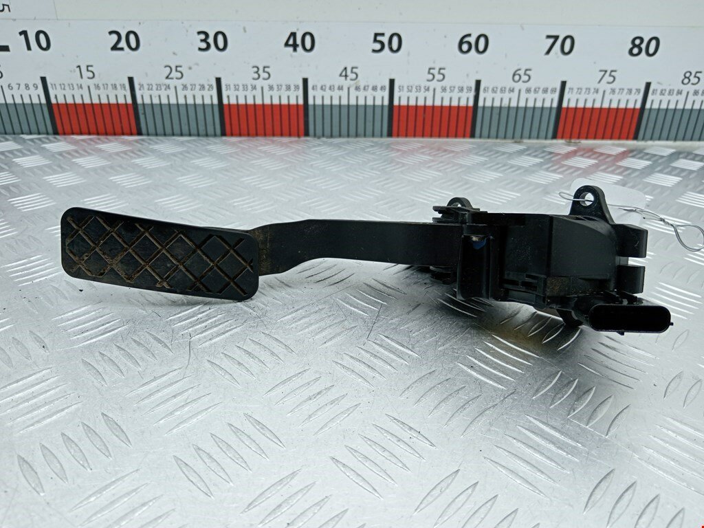 Педаль газа Skoda Rapid 1 6R2721503F арт. 1832263