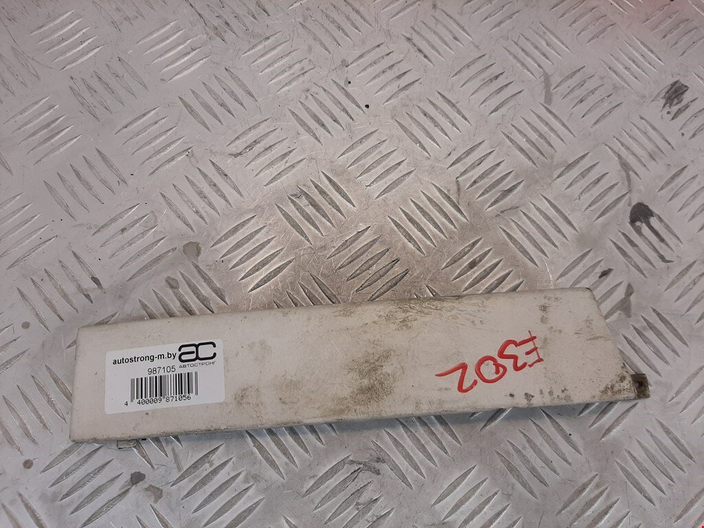 Накладка (планка) под фонарь левая Skoda Octavia 1U 1U6813307 арт. 987105