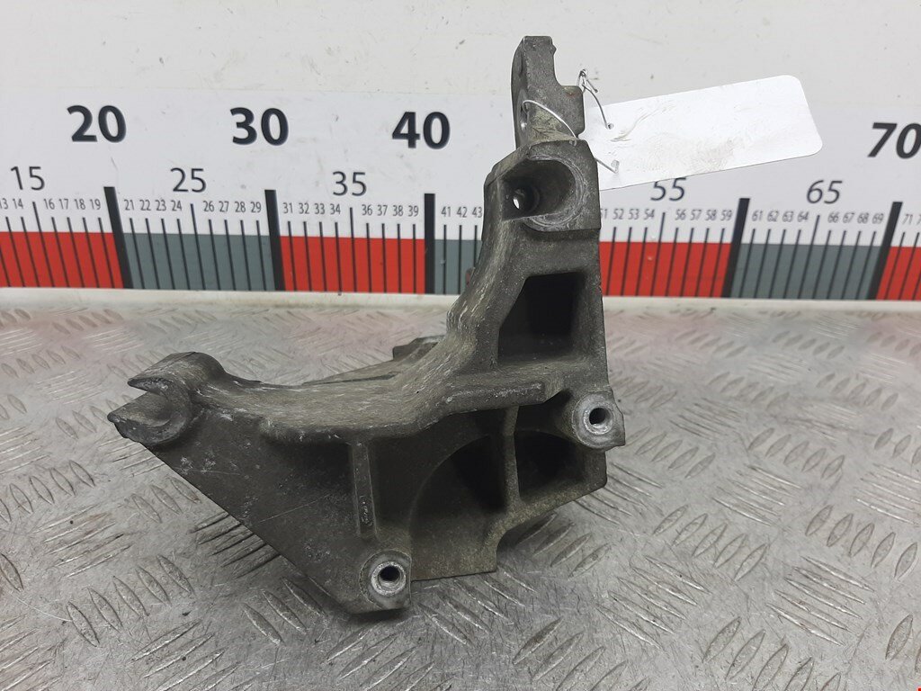 Кронштейн генератора Ford Focus 1 98BB10039AC арт. 2099905