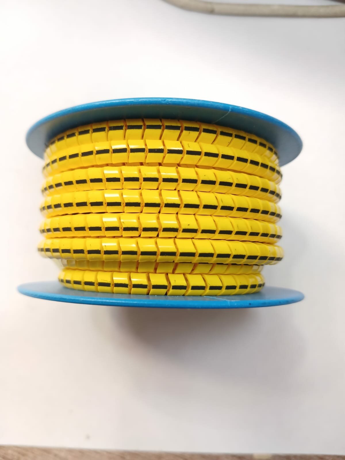 DKC Колечко маркировочное -, 2.5-4 мм. черное на желтом (уп.1000шт) AZO311BY