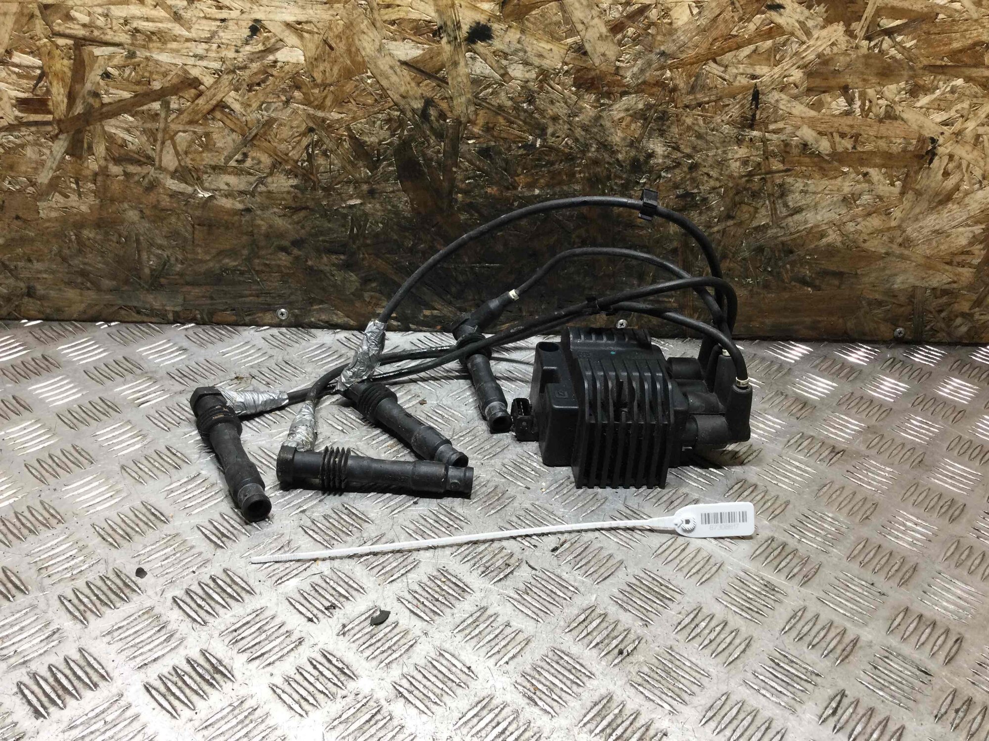 Б/У Катушка зажигания Ford Fiesta 5 поколение (2001-2007) 2004 г.