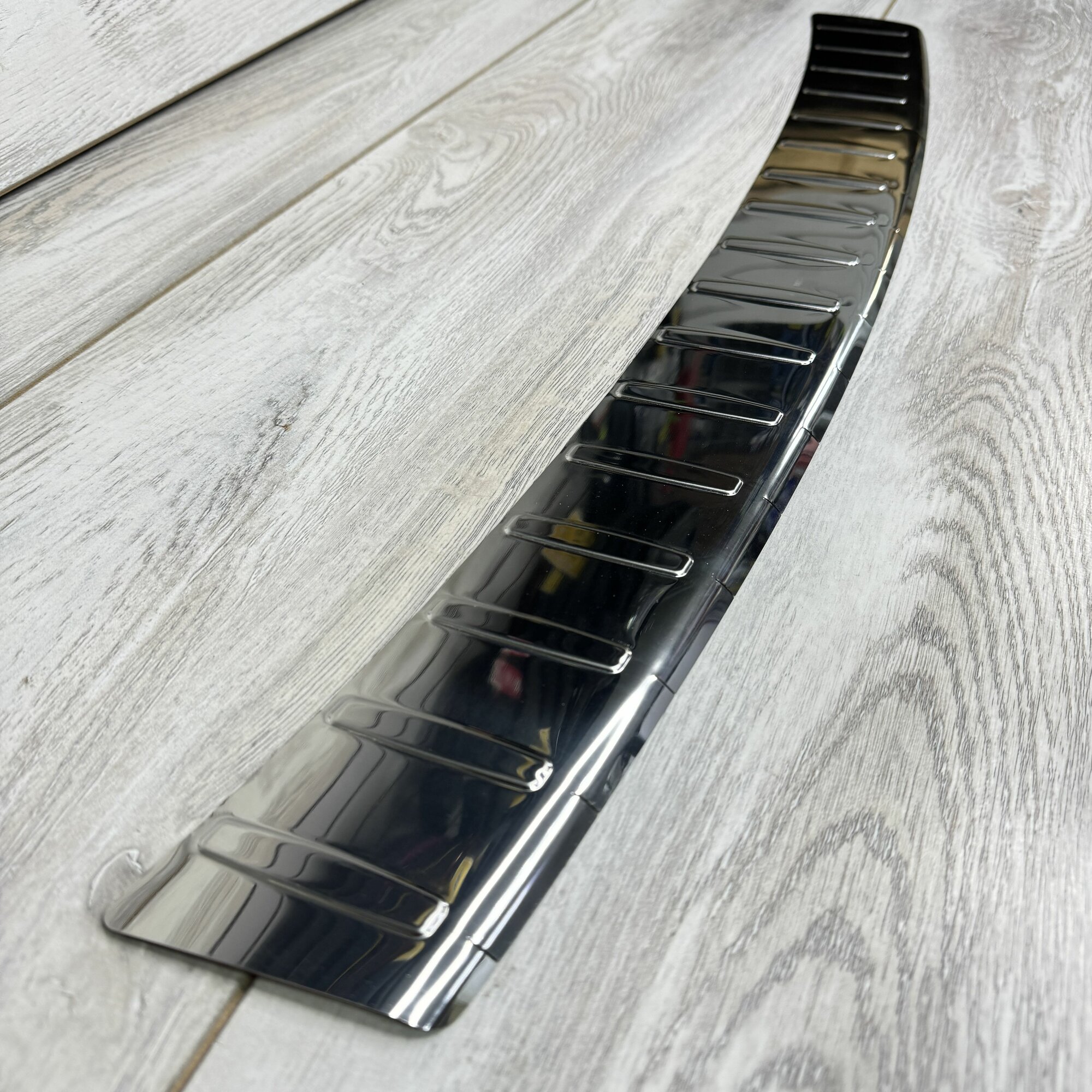 Накладка на задний бампер для Renault Logan 2 2014-2024 (Рено Логан)