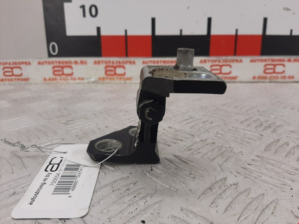 Петля двери задней правой Volkswagen Golf 6 1K9833402E арт. 756654