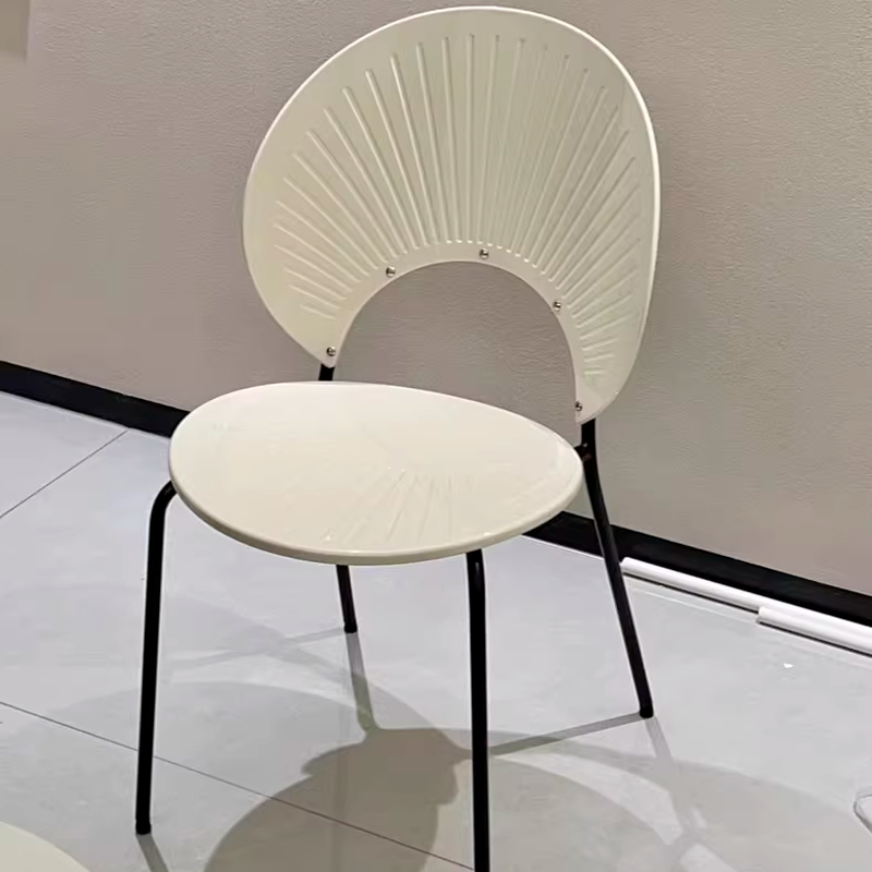 Пластиковый стул Caribbean Shell (белый + черные ножки)