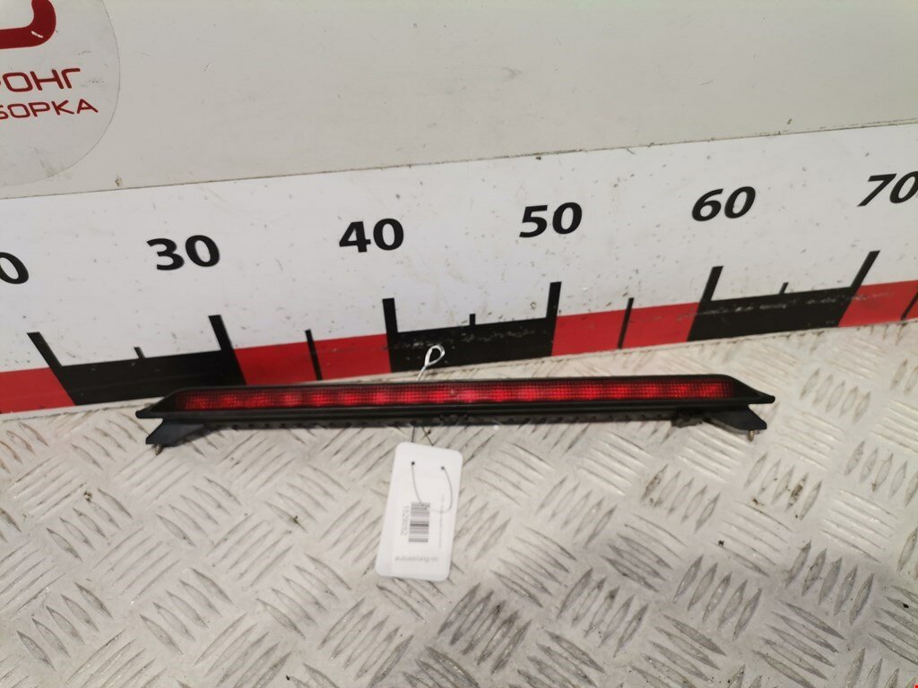 Фонарь дополнительный тормозной (стоп-сигнал) Volkswagen Golf 4 1J6945131C арт. 1529052