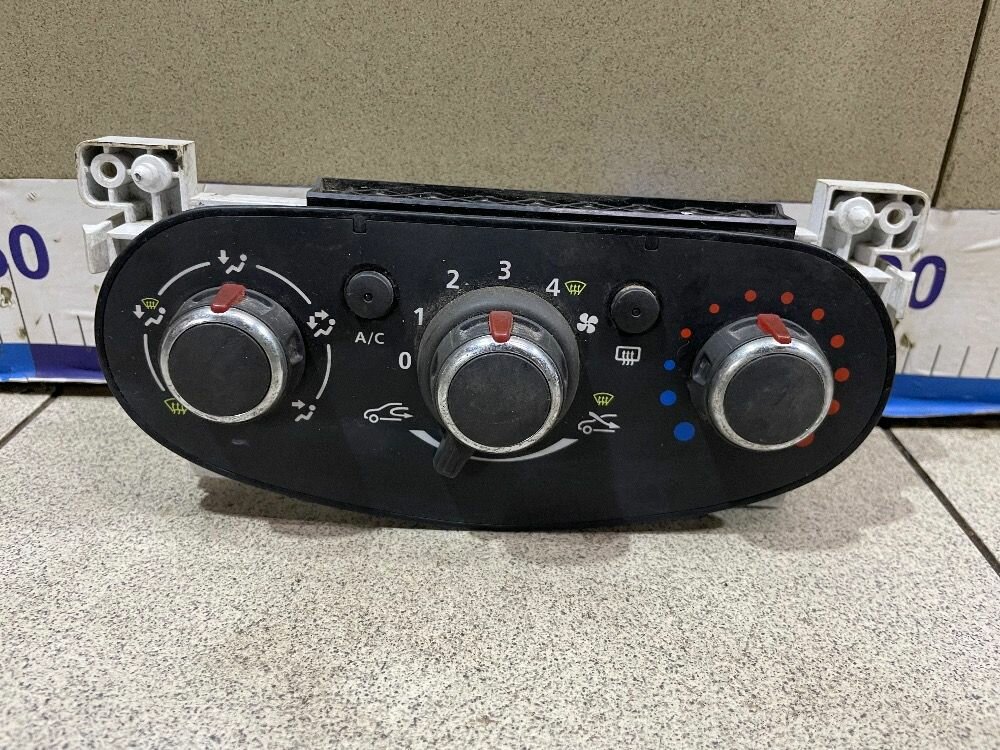 Блок управления отопителем Nissan Terrano D10 (2014—2022) N110122G