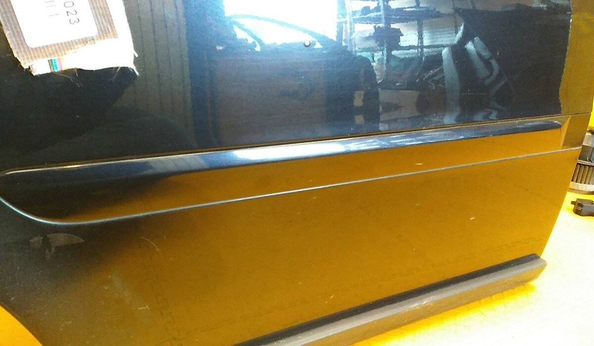 Молдинг двери задней правой XC90 Volvo 39998736
