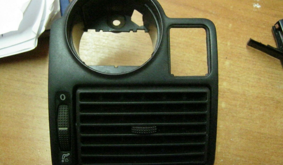 Дефлектор воздушный Golf IV/Bora Volkswagen 1J1815715A