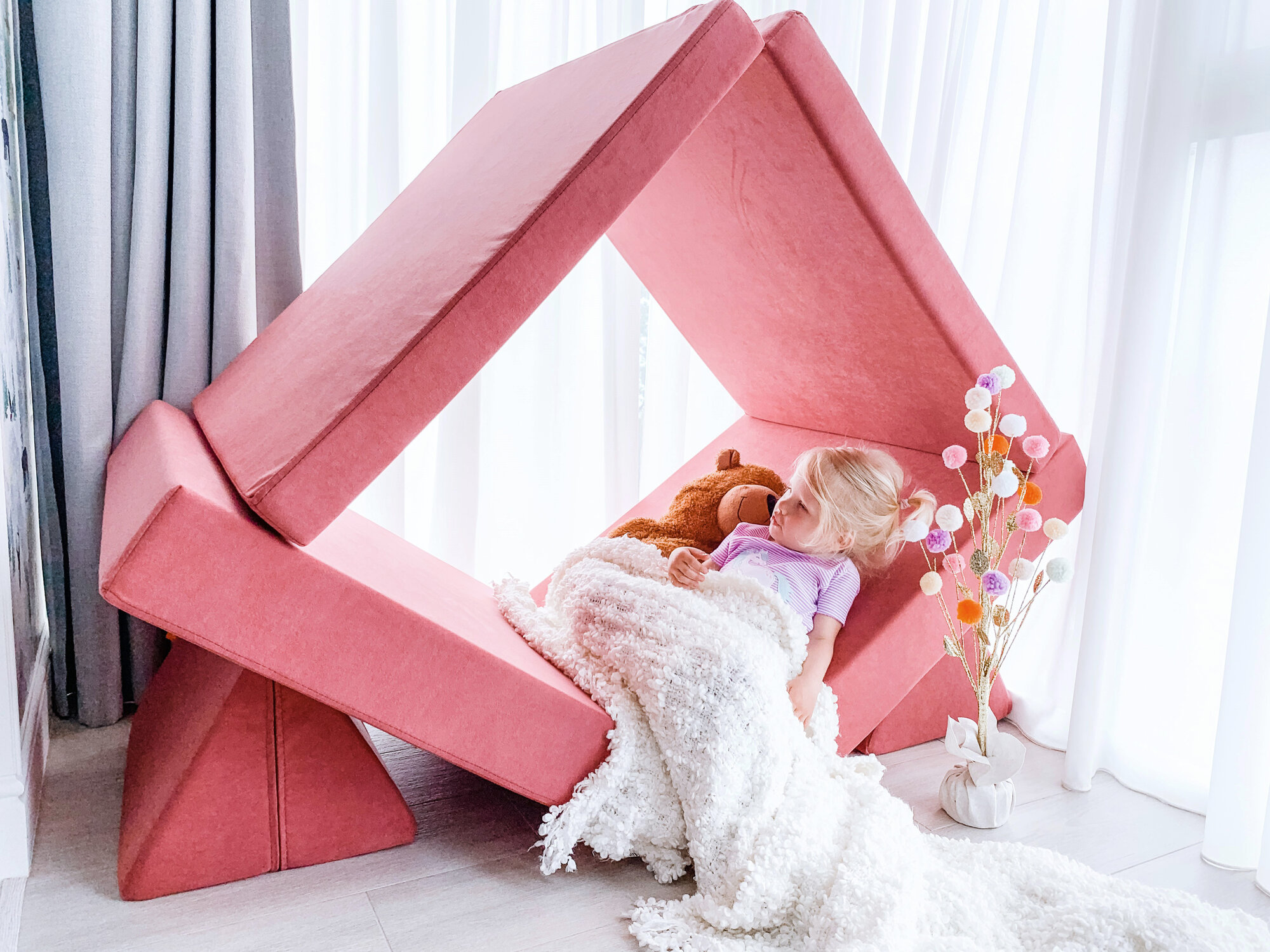 Детский диван-трансформер Playdivan Flamingo Pink c тремя треугольными и боковыми подушками