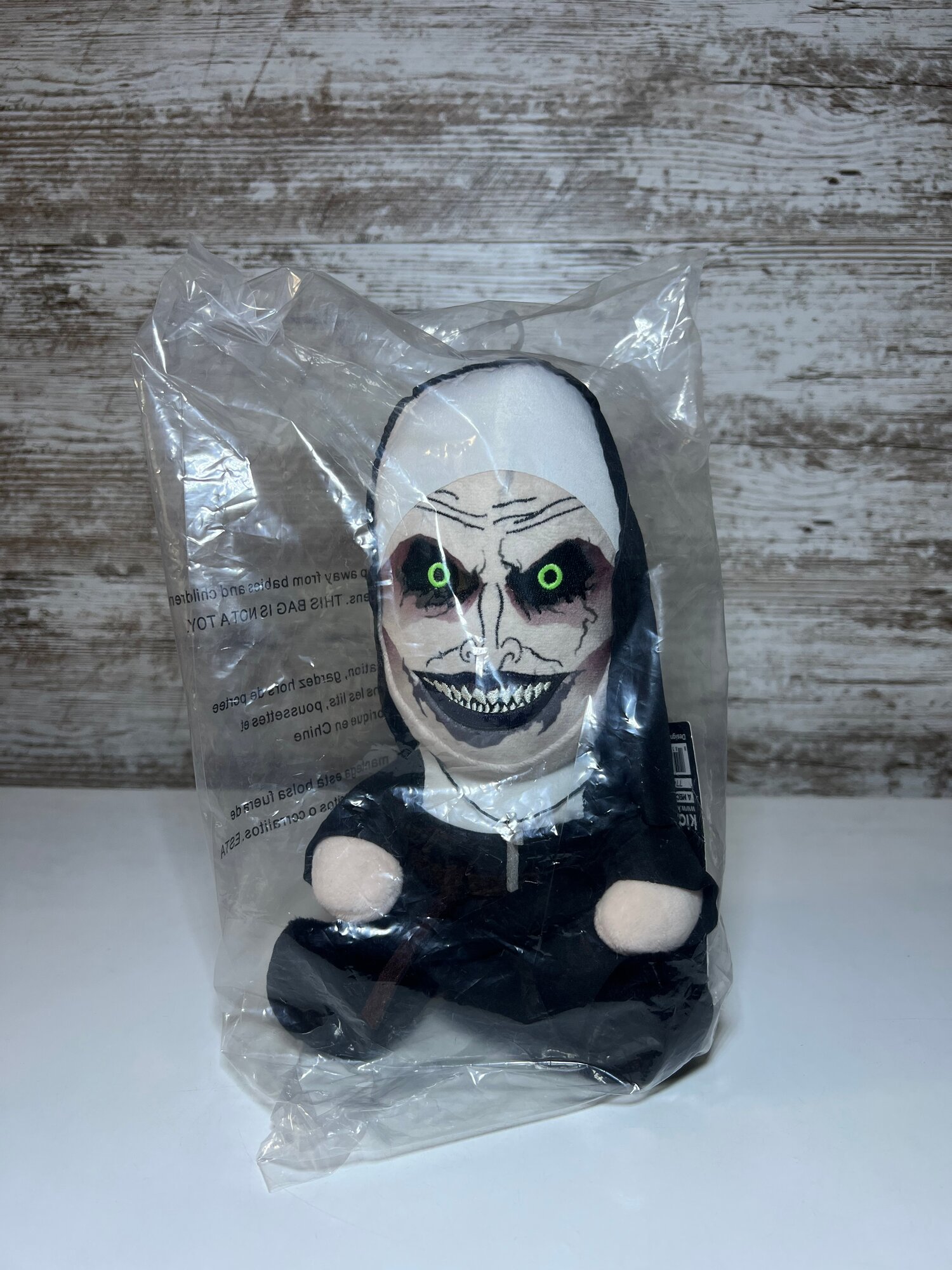 Фигурка Монахиня, Проклятие монахини, The Nun, 23 см от Kidrobot