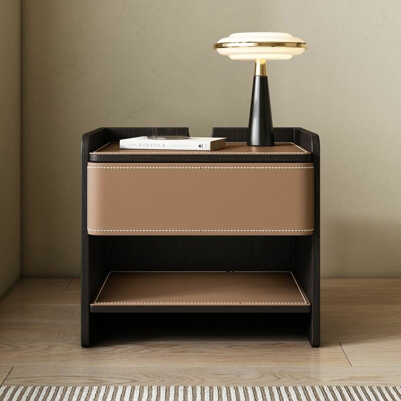 Прикроватный столик из седельной кожи