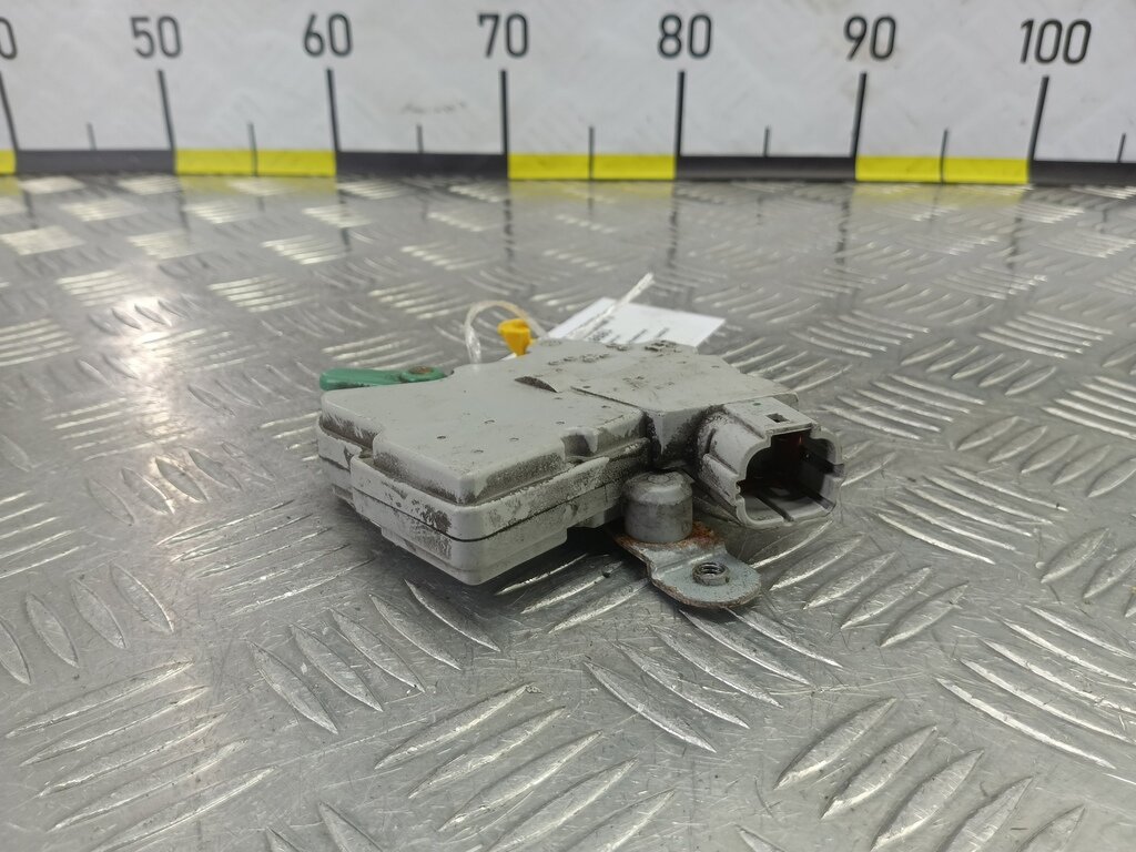 Активатор замка двери Б/У для SUBARU Tribeca WX (2004—2007) 61100XA05A