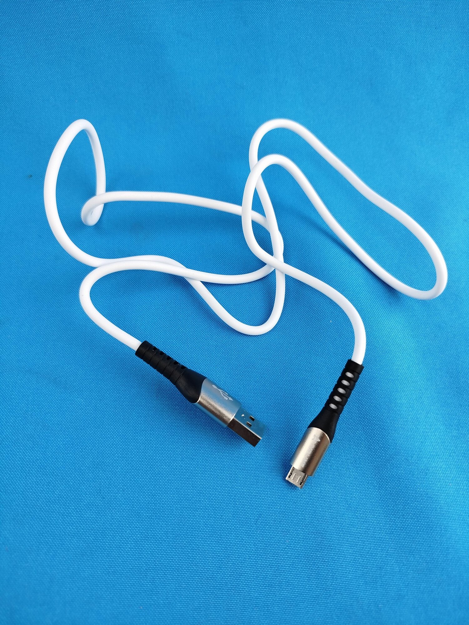 Кабель зарядный "AIRLINE" универсальный micro USB 1м, белый Soft-Touch