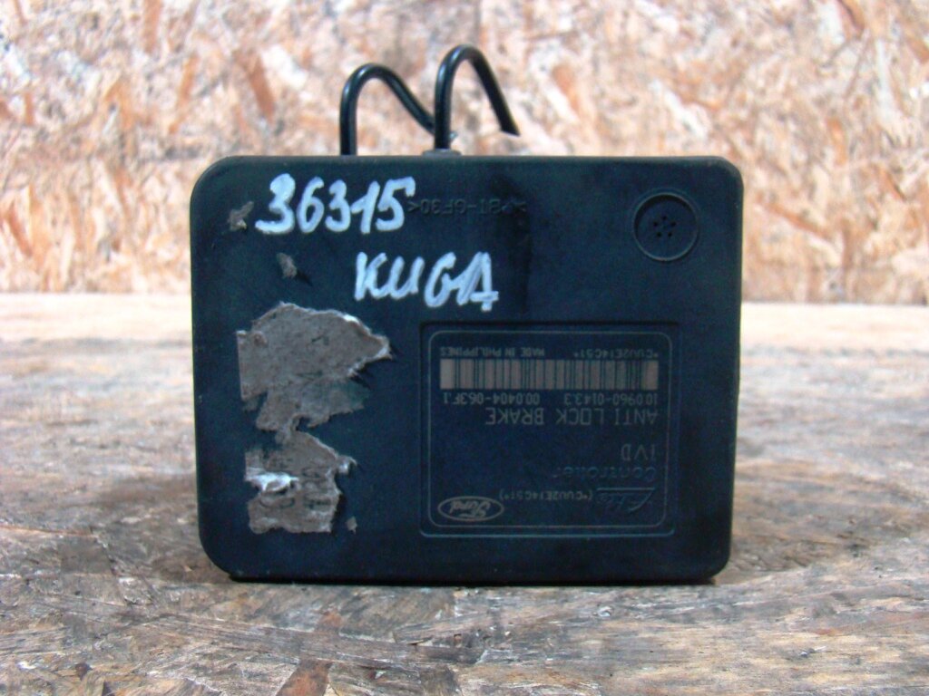 Ford Kuga 1 Блок ABS (насос) 1676332