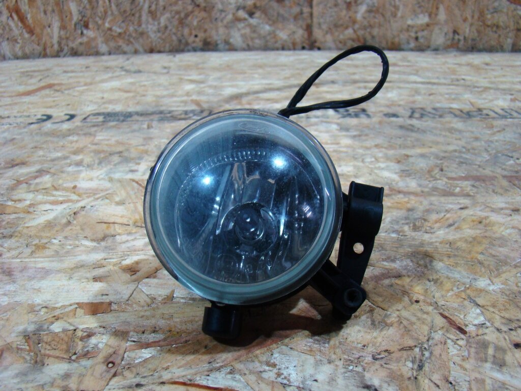 Ford Kuga 1 Фара противотуманная левая 1619576