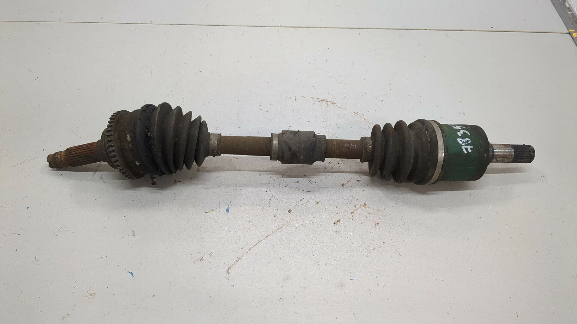 Полуось (вал, шрус) левая передняя Mazda Premacy Б/У