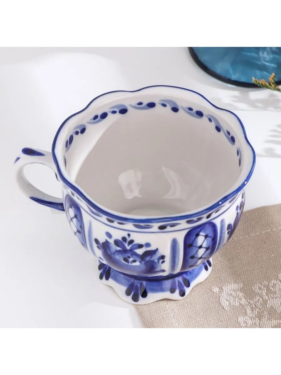 Элегантная гжельская чашка для чаепития