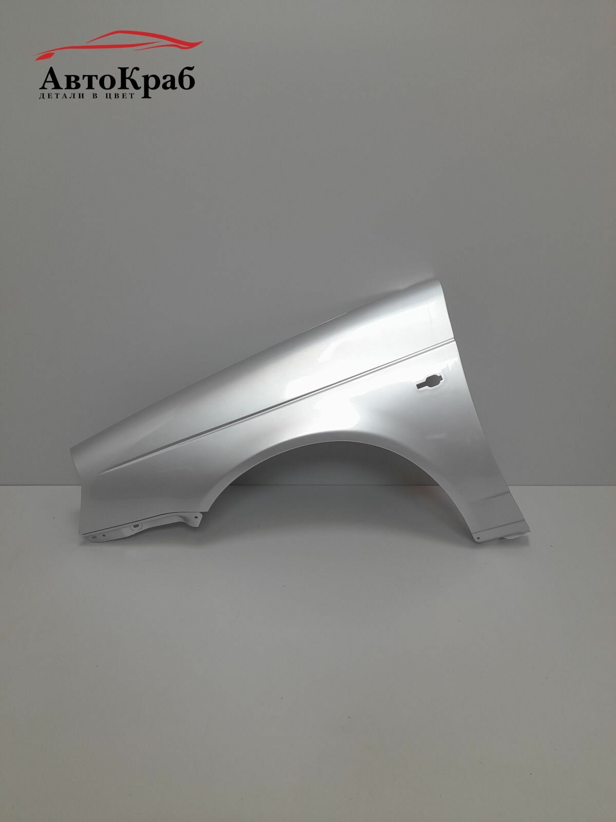 Крыло переднее левое пластиковое в цвет для Лада Приора 2007 - 2018 г. 690 - снежная королева, серебристый
