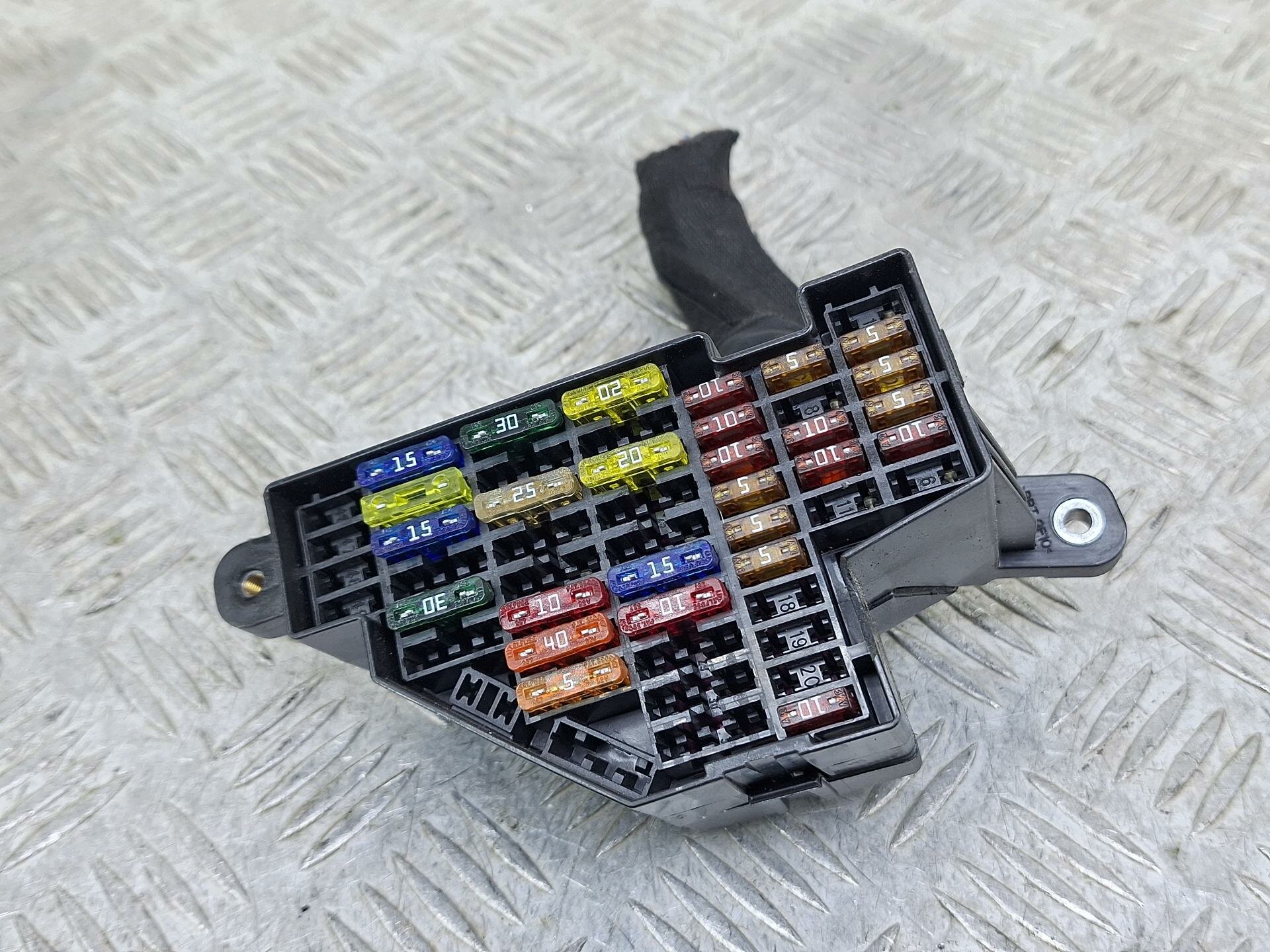 Блок предохранителей Volkswagen Passat B6 2009 03308469