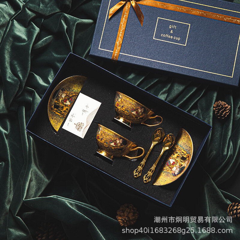 2026 Европейский стиль кофейная чашка и блюдце из костяного фарфора, высококачественный подарочный набор, керамическая чашка, чайный набор, чашка для послеобеденного чая, сувенир