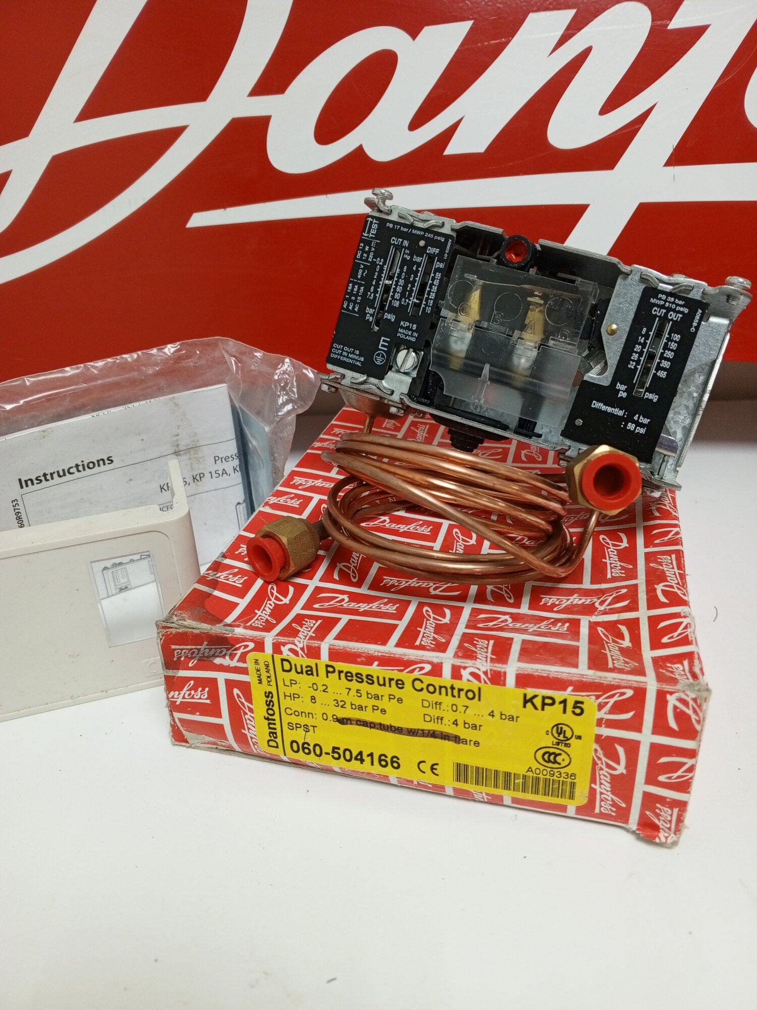 Прессостат КР15 с кап. трубкой, с гайкой 1/4" 060-504166 Danfoss