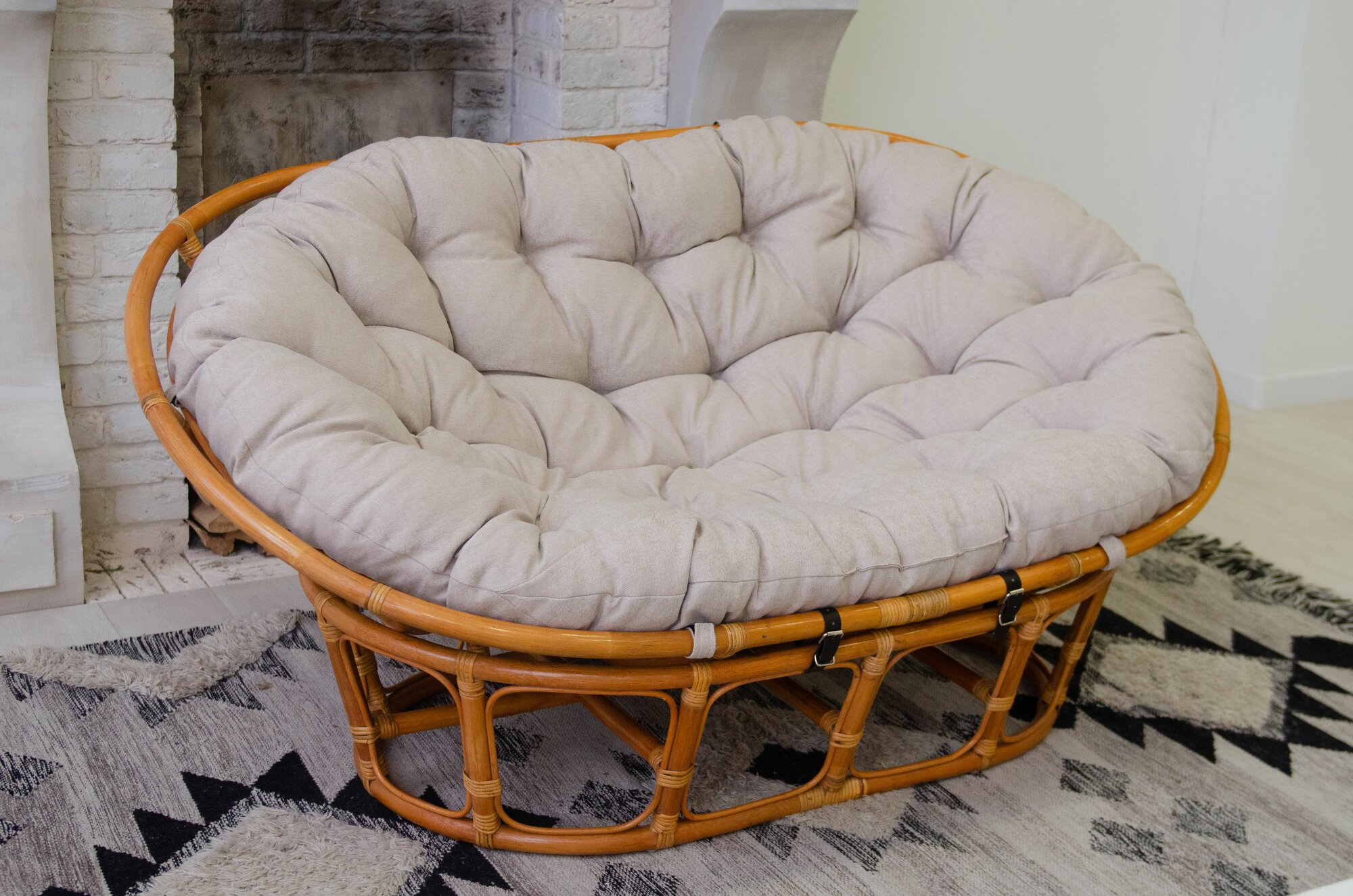 Диван Мамасан плетёный с мягкой подушкой