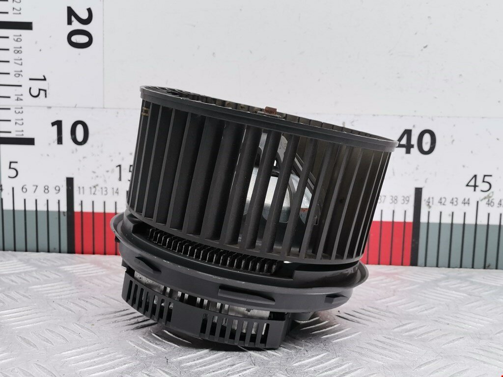 Моторчик печки (вентилятор отопителя) Ford Focus 2 31390437 арт. 1876621