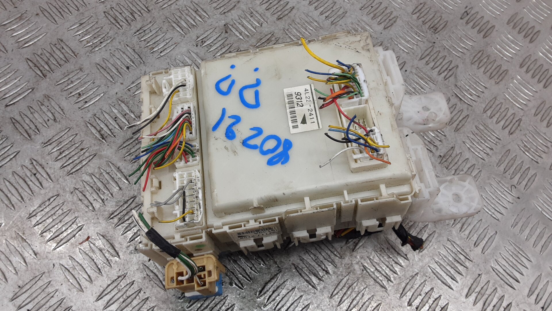 Блок предохранителей TOYOTA PRIUS XW20