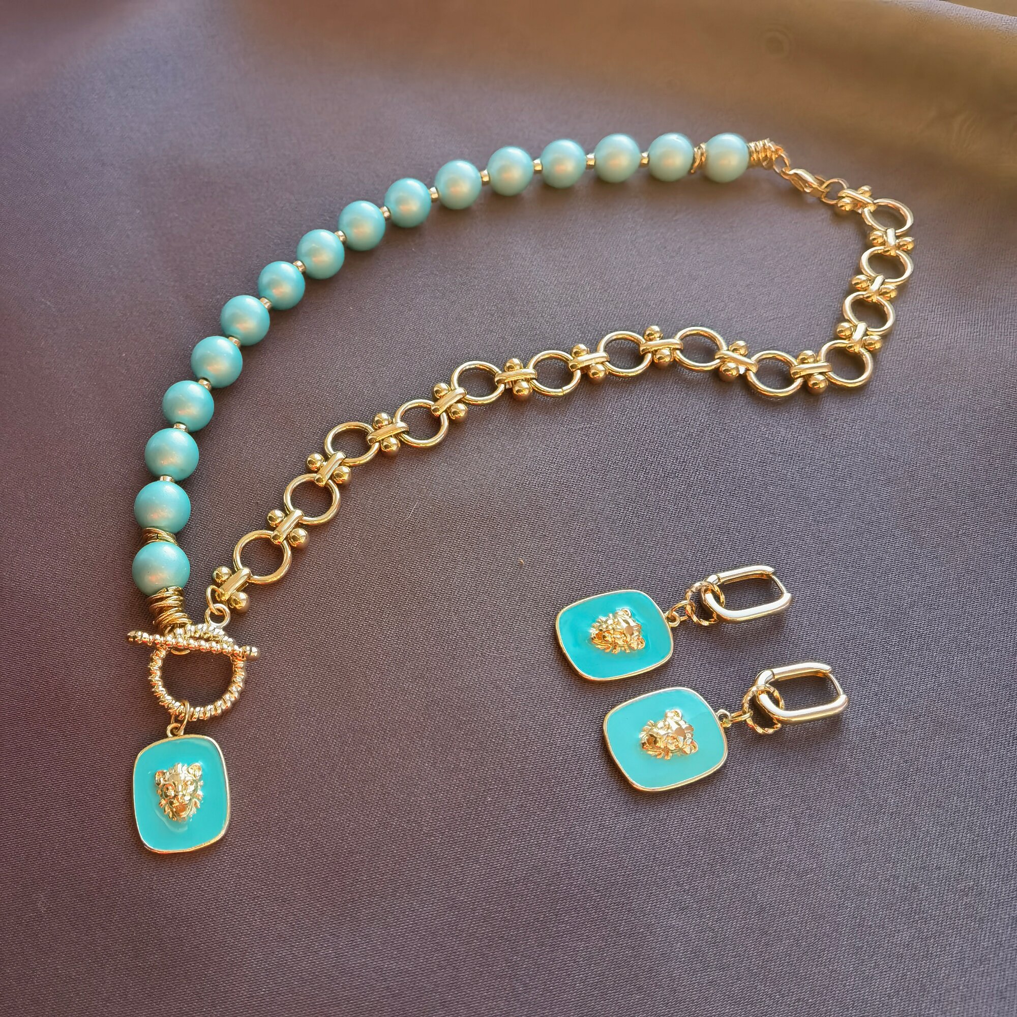 Комплект бижутерии: колье, серьги, жемчуг имитация