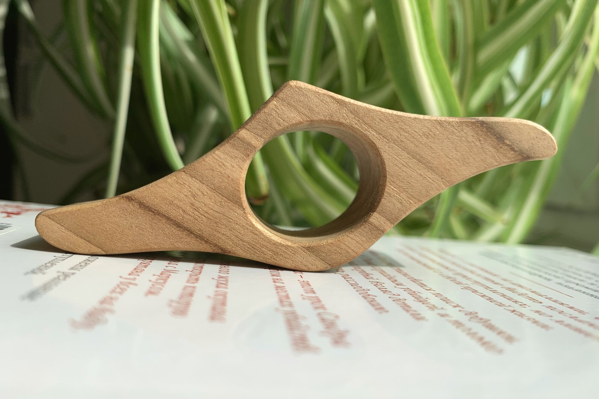 Держатель страниц книги массив ореха / Удобное чтение / Ручная работа