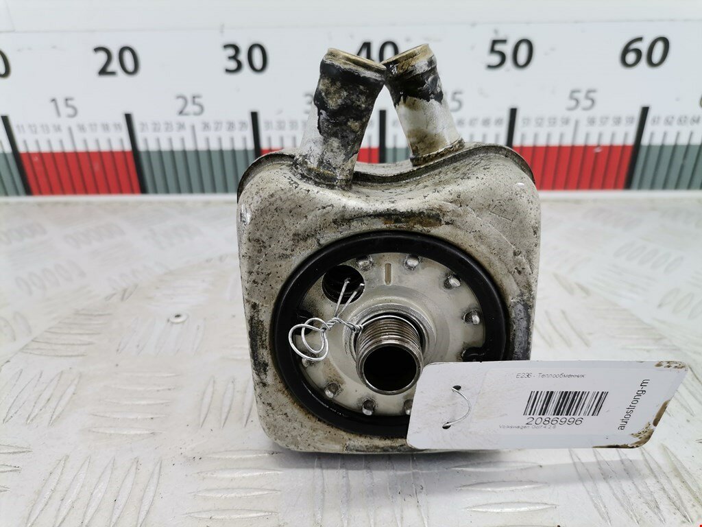 Теплообменник Volkswagen Golf 4 068117021B арт. 2086996