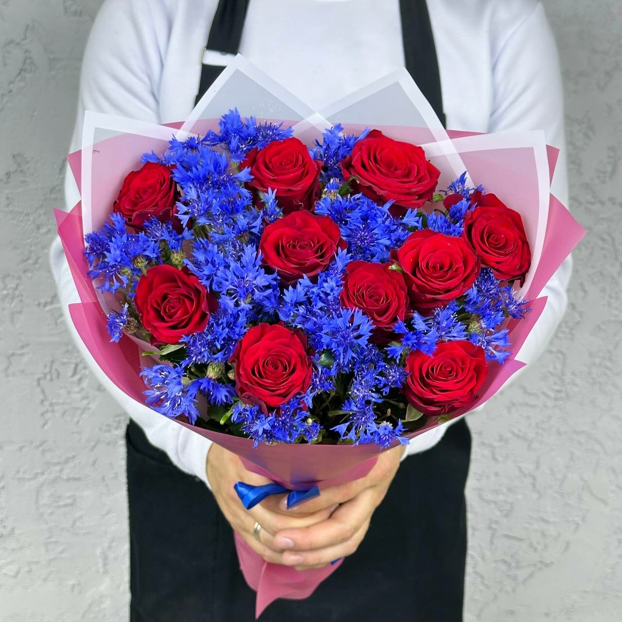 Букет Rybe-Flowers, васильки и розы, на стеблях, высота 40 см