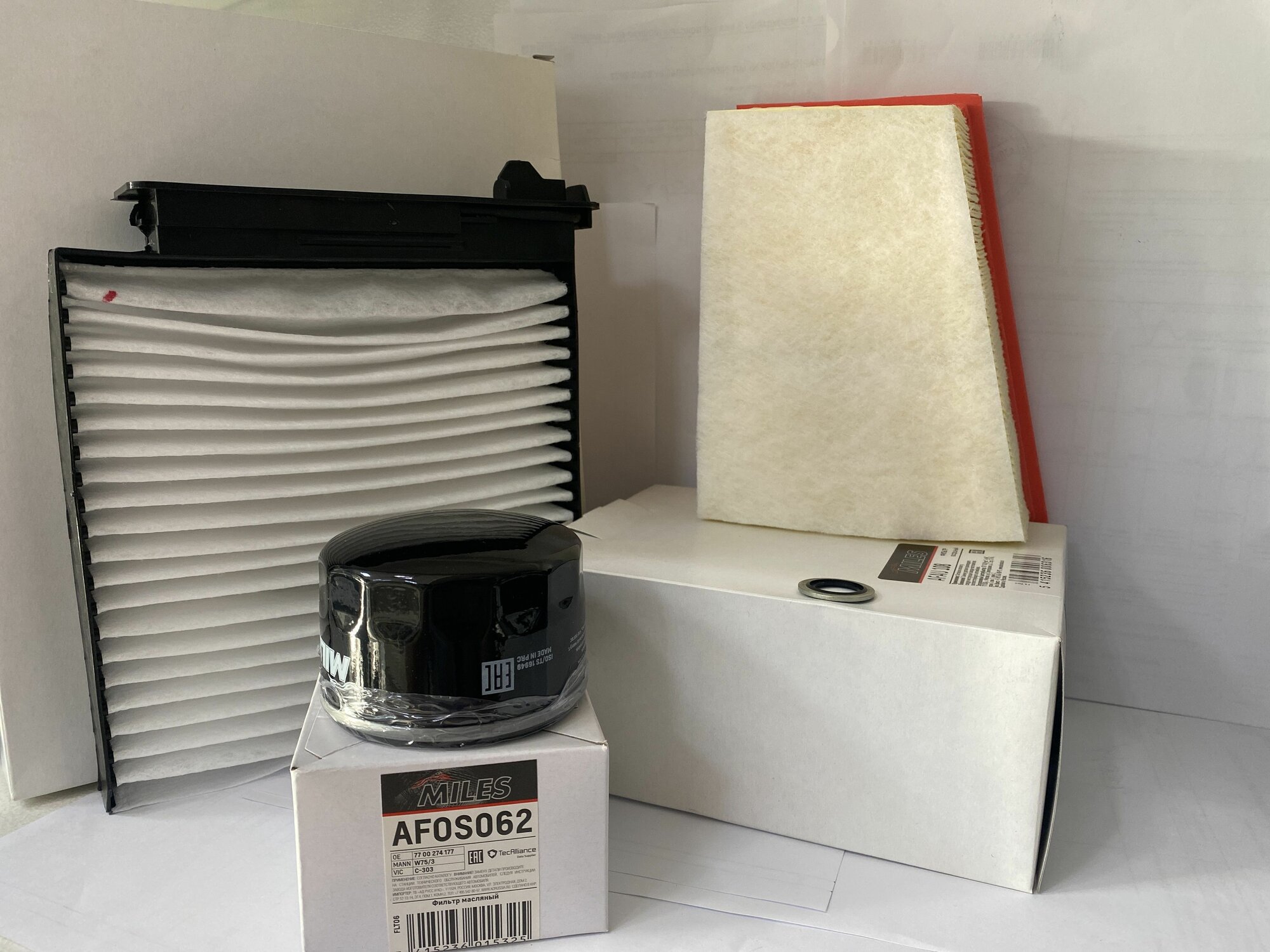 Комплект фильтров на Рено Дастер; Логан; Ларгус с двигателем 1.6 K4M 102 л. с,2.0 F4R 135 л. с.(фильтр масляный, воздушный, салонный + прокладка сливной пробки)