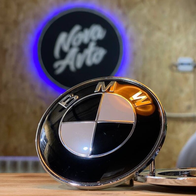 Эмблема значок шильдик логотип БМВ BMW 78мм белый, чёрный 5114-1970248