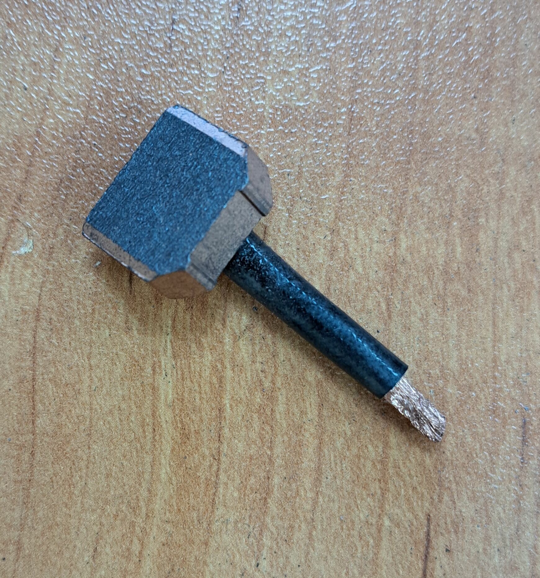 11030037ВТ Щётка усиленного стартера МТЗ, МАЗ, газон Next 12В (9-152/182/142.782, 9-142.944, 5263797), (ан. 123703119)