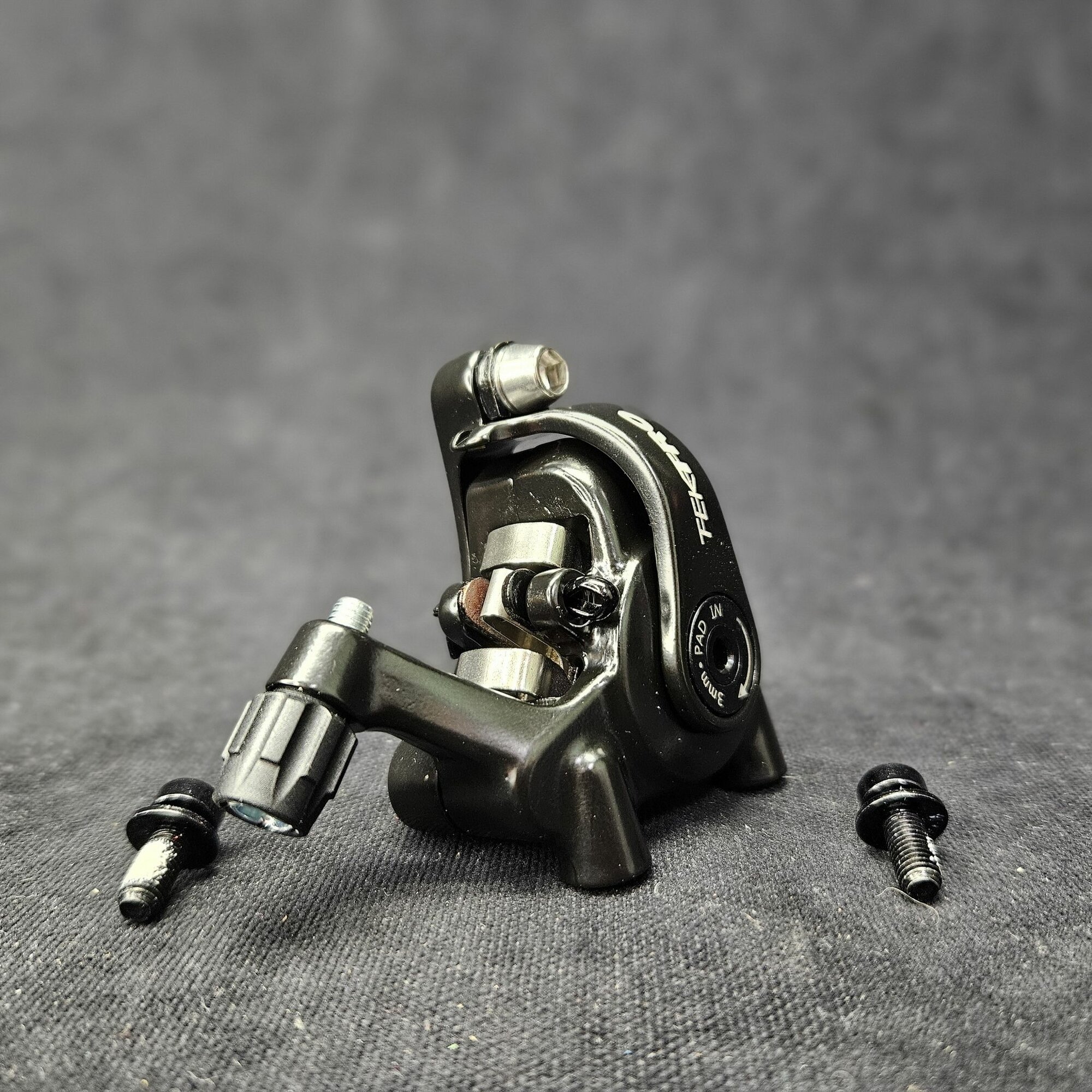 Калипер механический передний Tektro MD-C550F, колодки Shimano B-type, черный