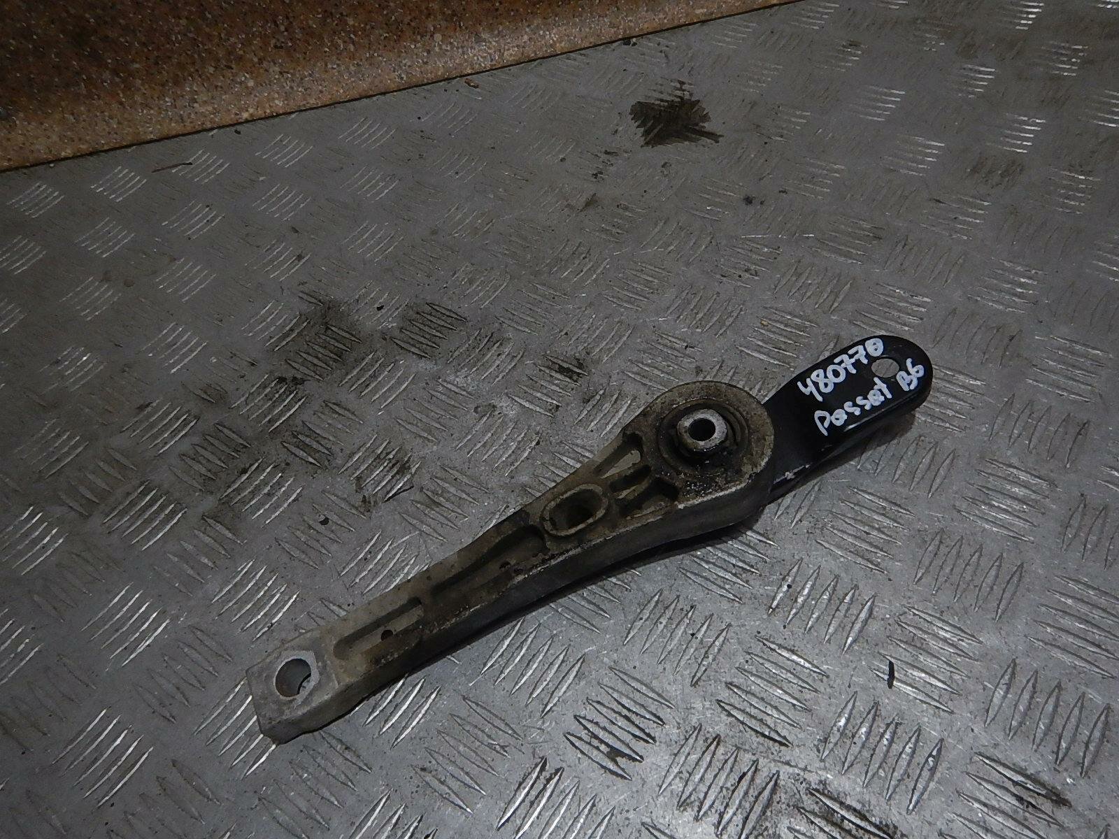 Б/У Опора двигателя задняя, Volkswagen (Фольксваген)-PASSAT B6 (05-10) VOLKSWAGEN PASSAT B6 (05-10) 2,0 Небольшая деформа...