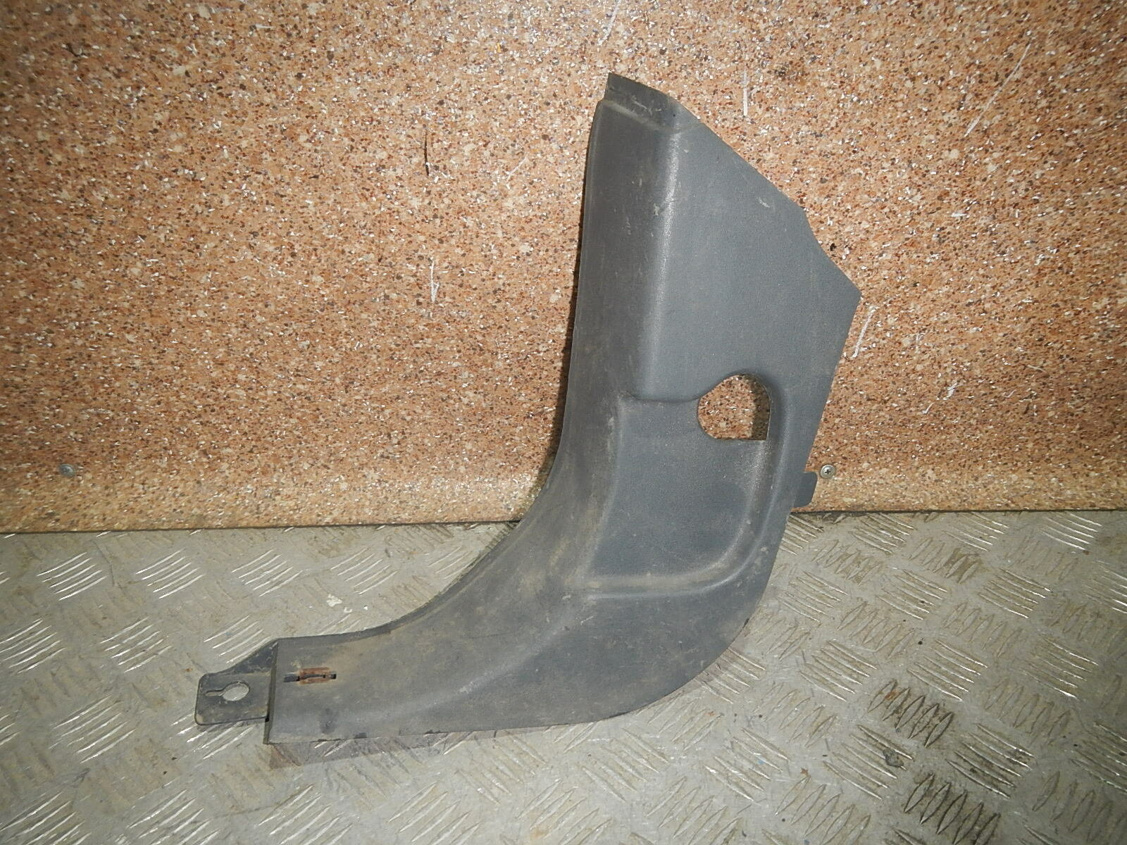 Б/У Обшивка стойки передней левой, Land Rover (Ленд Ровер)-EVOGUE (11-) LAND ROVER EVOQUE (11-18) нижняя Царапины. 351525...