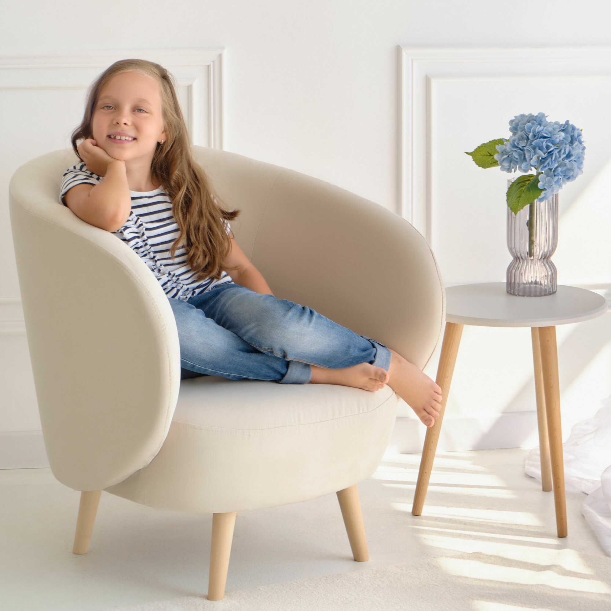 Кресло Мод мягкое для отдыха в гостиную, спальню и детскую, велюр Jawa Cream 01