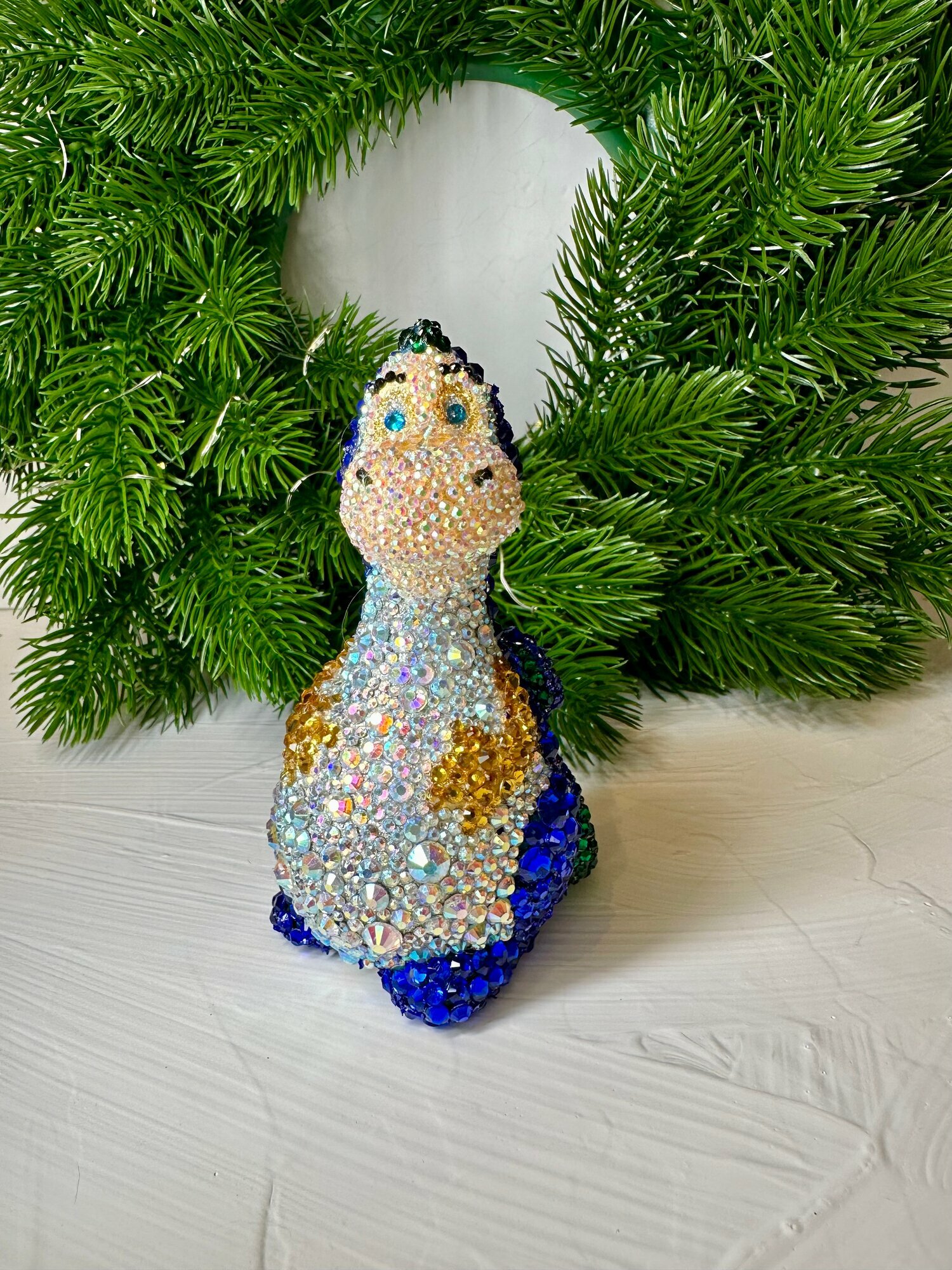 Фарфоровая елочная игрушка украшенная стразами "Дракончик"