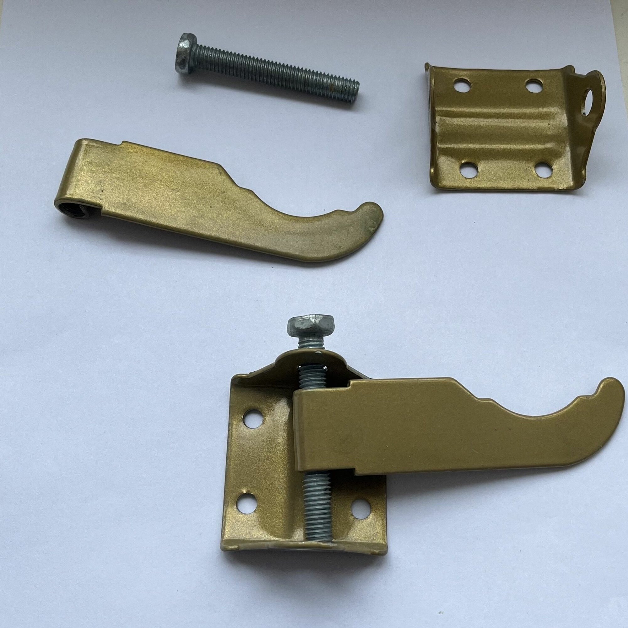 Крепление для установки кронштейн золотой ( в комплекте с крепежным болтом 1 шт, в наборе 2шт)