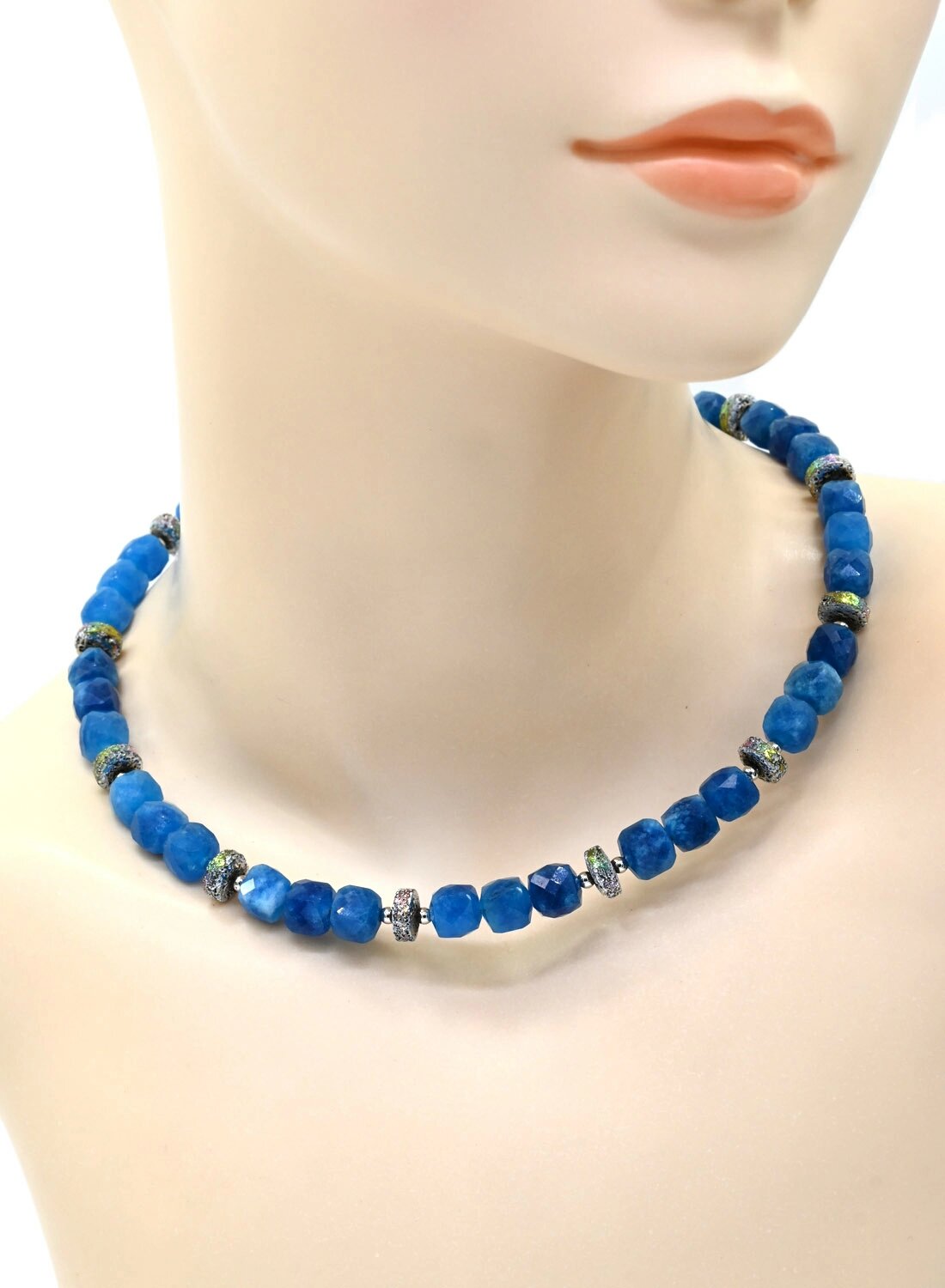 Колье, кальцит