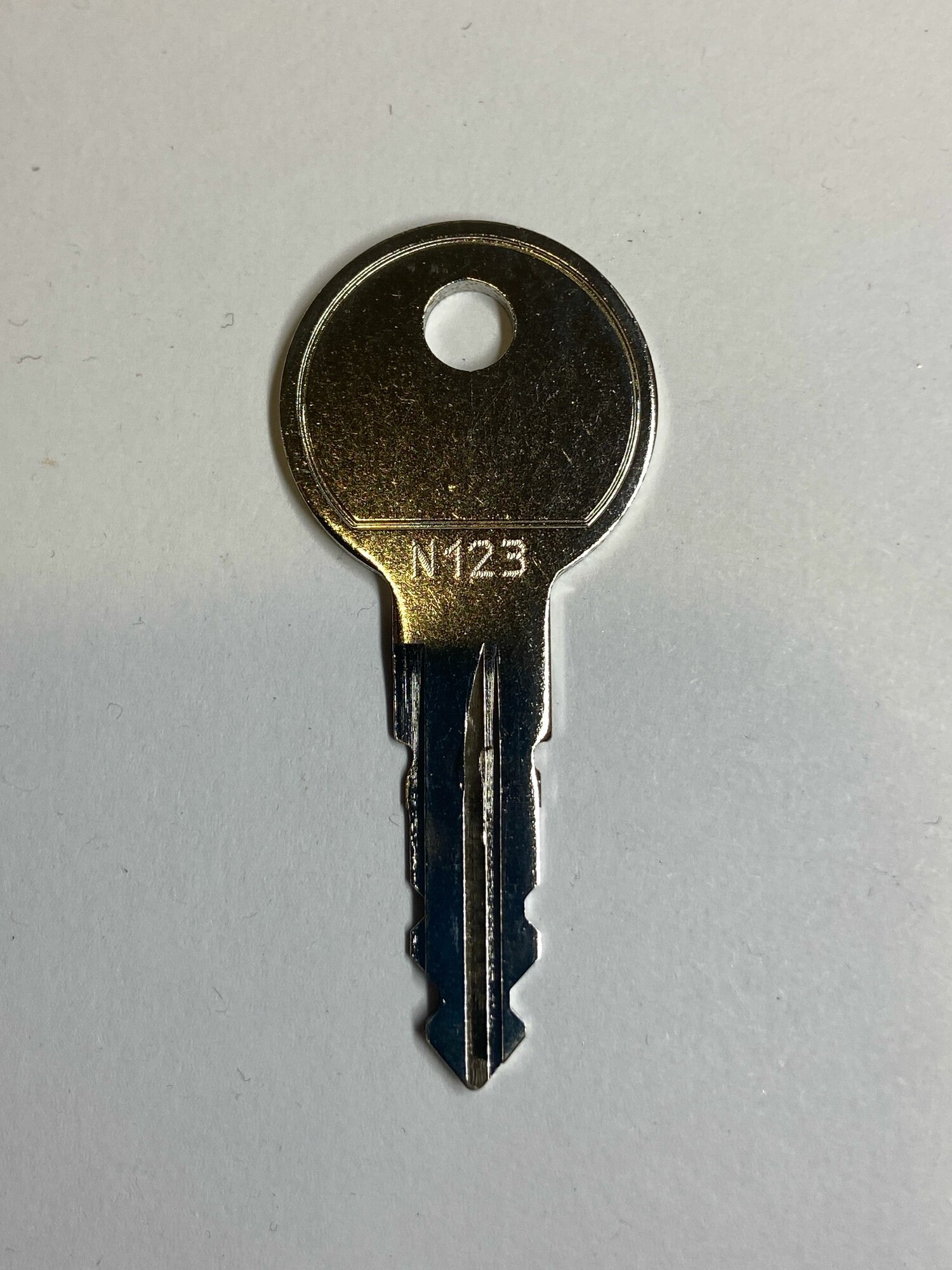 Ключ для багажника Thule N123