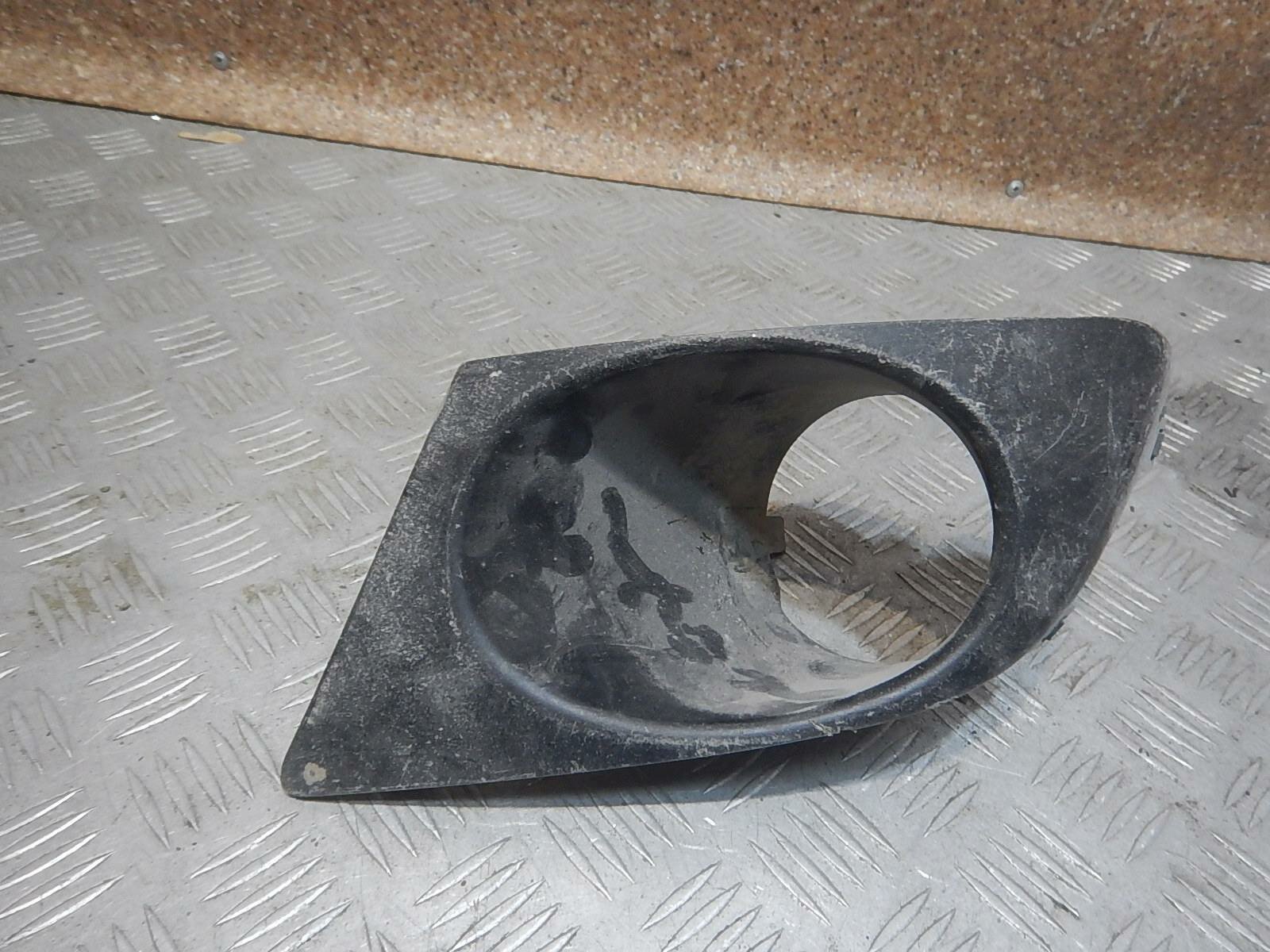 Б/У Рамка противотуманной фары левой, Suzuki (Сузуки)-SX4 (06-) SUZUKI SX4 (06-) Царапины. 454435 SUZUKI арт. 7175275K005PK