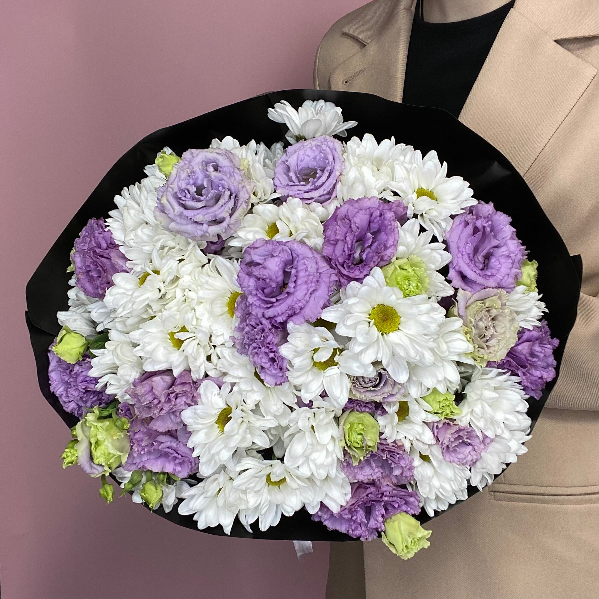 Букет с хризантемами (кустовые хризантемы 13 шт, эустомы 12 шт.)