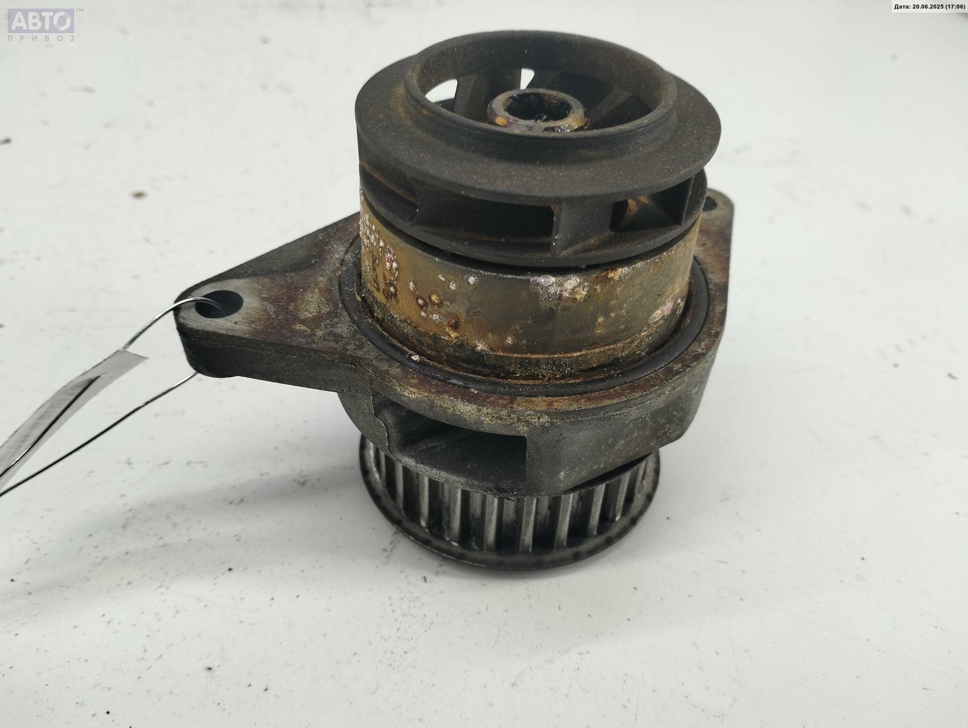 Насос водяной охлаждения Volkswagen Golf-3