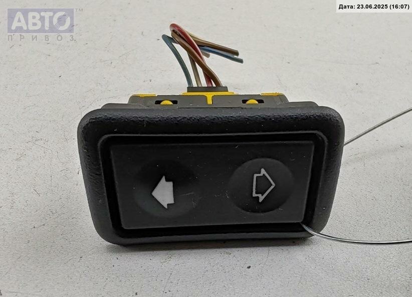 Кнопка стеклоподъемника переднего правого BMW 3 E36 (1991-2000)